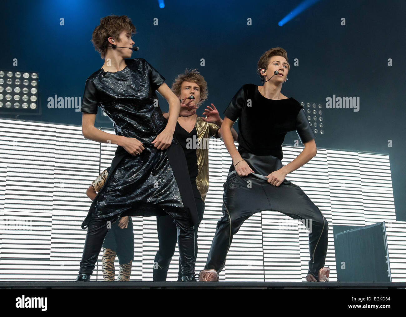 Swedish boy band fooo perform -Fotos und -Bildmaterial in hoher ...