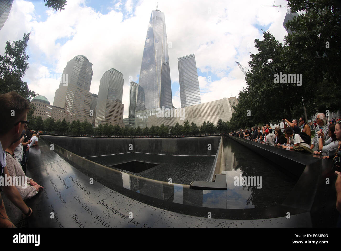 Das One World Trade Center steht über das National September 11 ...