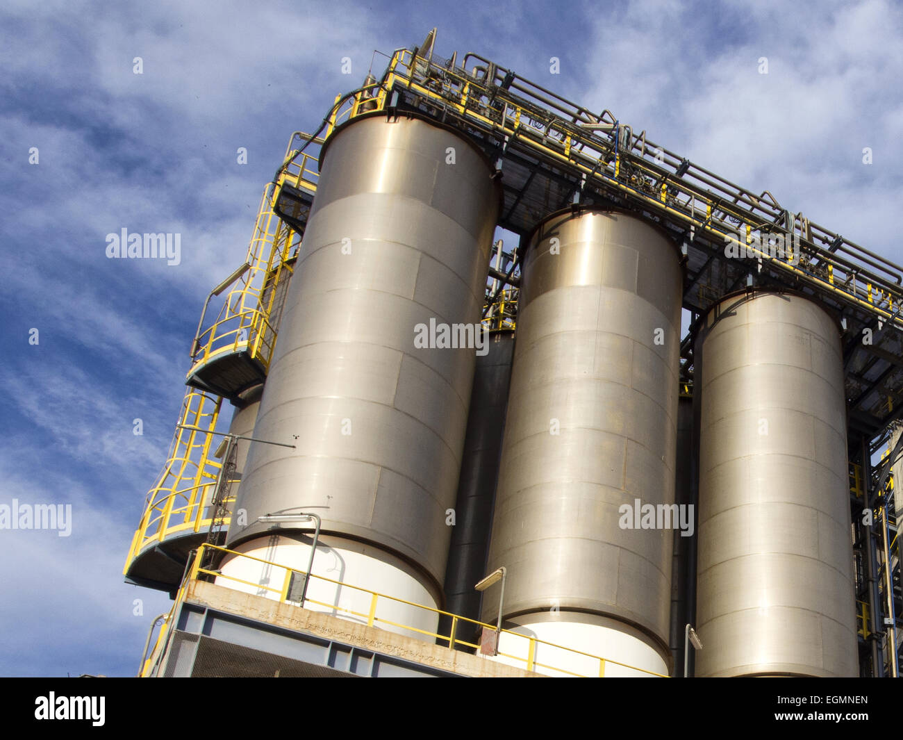 Silos und rohre -Fotos und -Bildmaterial in hoher Auflösung – Alamy