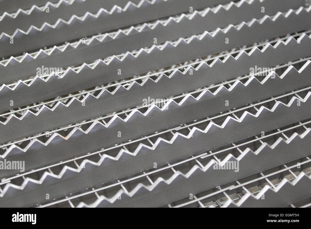 Gitter aus Metall als ein Element aus Metall geformt Stockfotografie ...