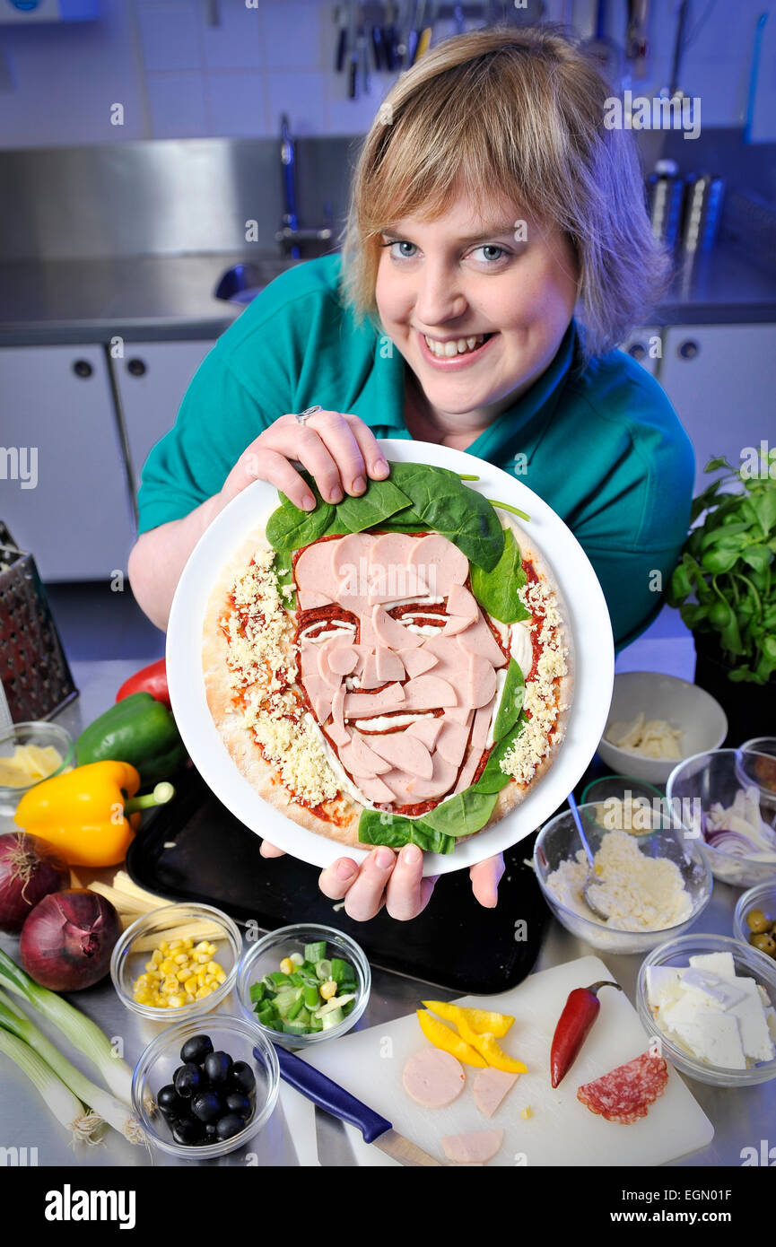 Simon kochen -Fotos und -Bildmaterial in hoher Auflösung – Alamy