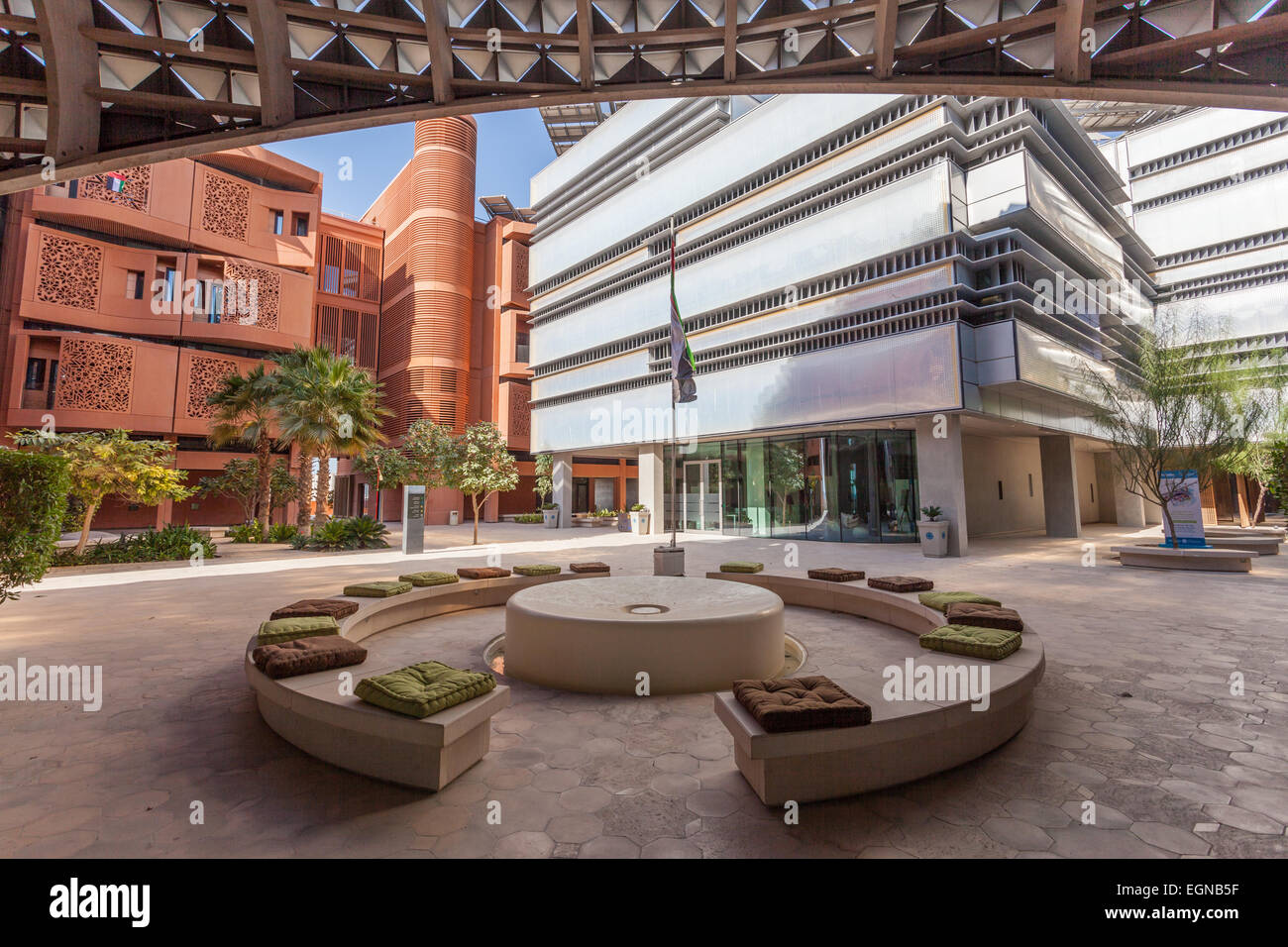Blick auf das Masdar Institute of Science and Technology, Abu Dhabi ...