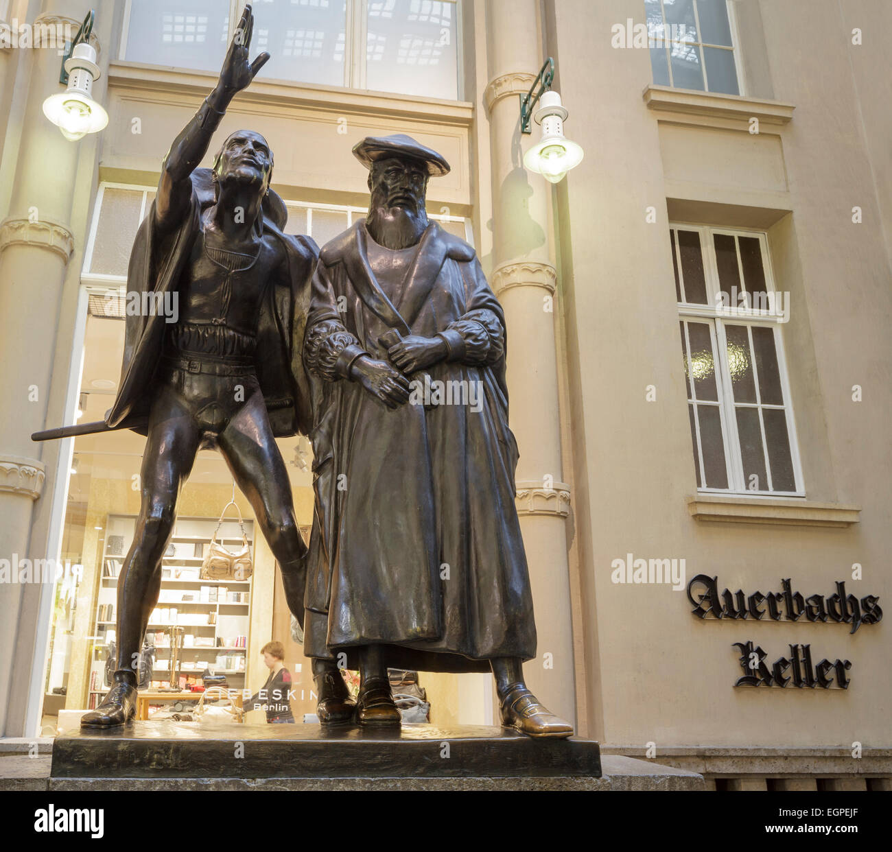 Auerbachs Keller, Statue von Mephisto und Faust, Leipzig, Sachsen ...