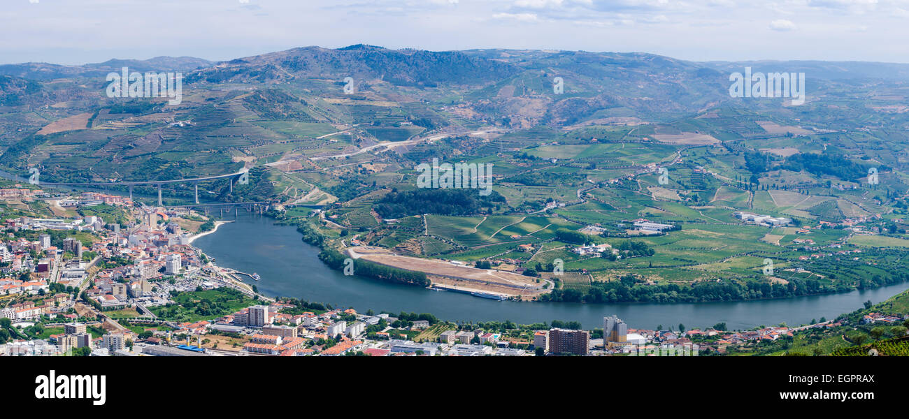 Regua, Terraced Weinberge im Douro-Tal, Alto Douro-Wein-Region im ...