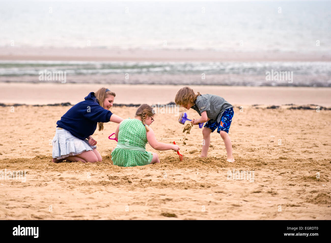 Kinder uk strand -Fotos und -Bildmaterial in hoher Auflösung – Alamy