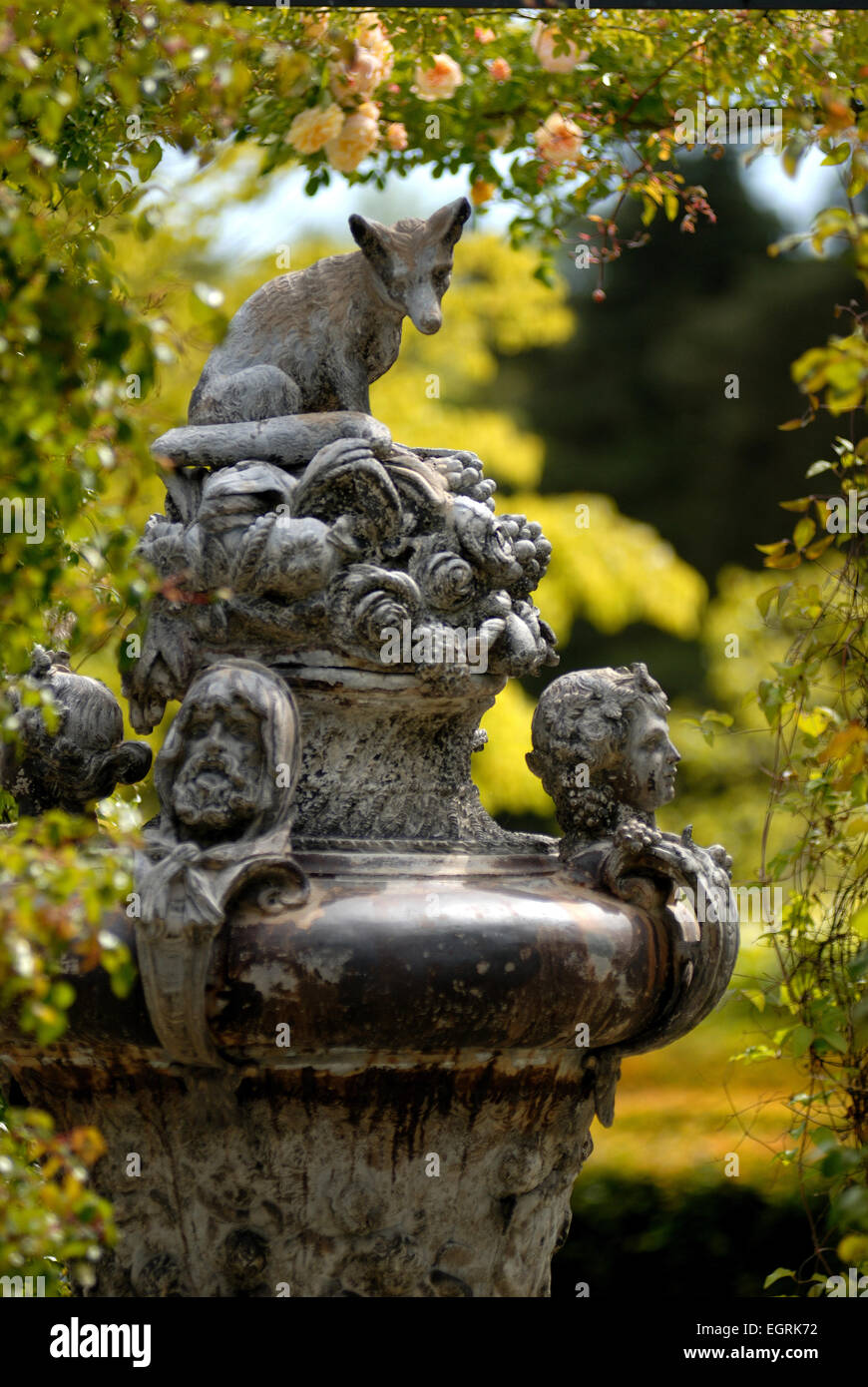 Statue des fuchses -Fotos und -Bildmaterial in hoher Auflösung – Alamy