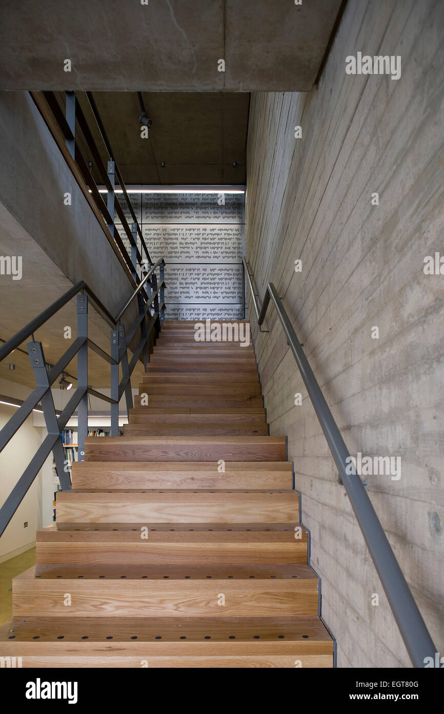 Timber staircase -Fotos und -Bildmaterial in hoher Auflösung – Alamy