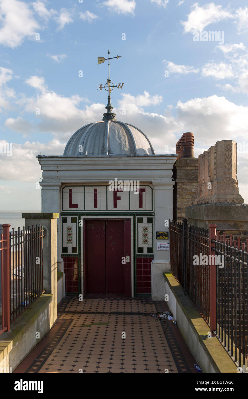 Edwardian Aufzug Eingang von Promenade zum Strand Ebene, Ramsgate, Kent ...