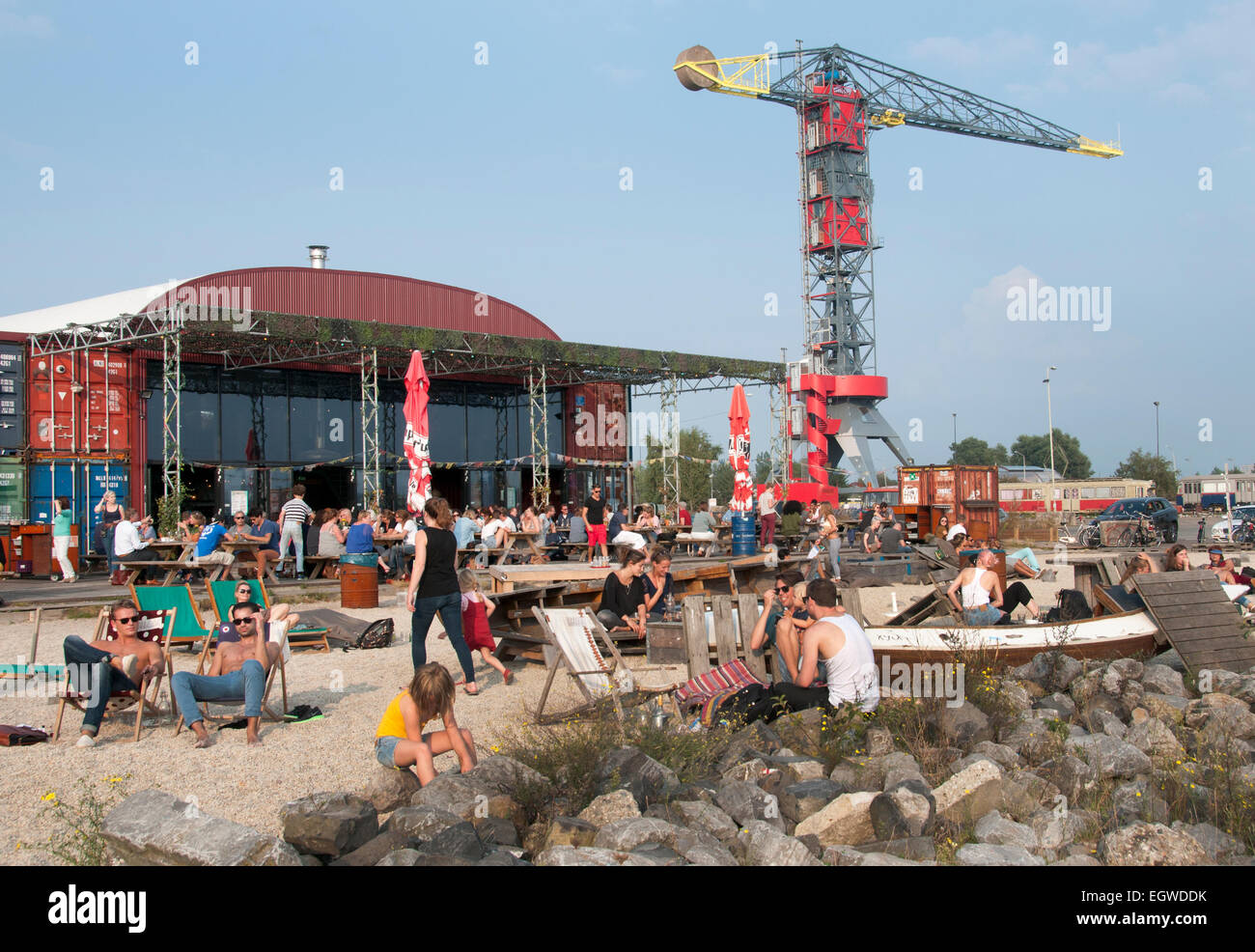 Pllek cafe in amsterdam ndsm -Fotos und -Bildmaterial in hoher ...