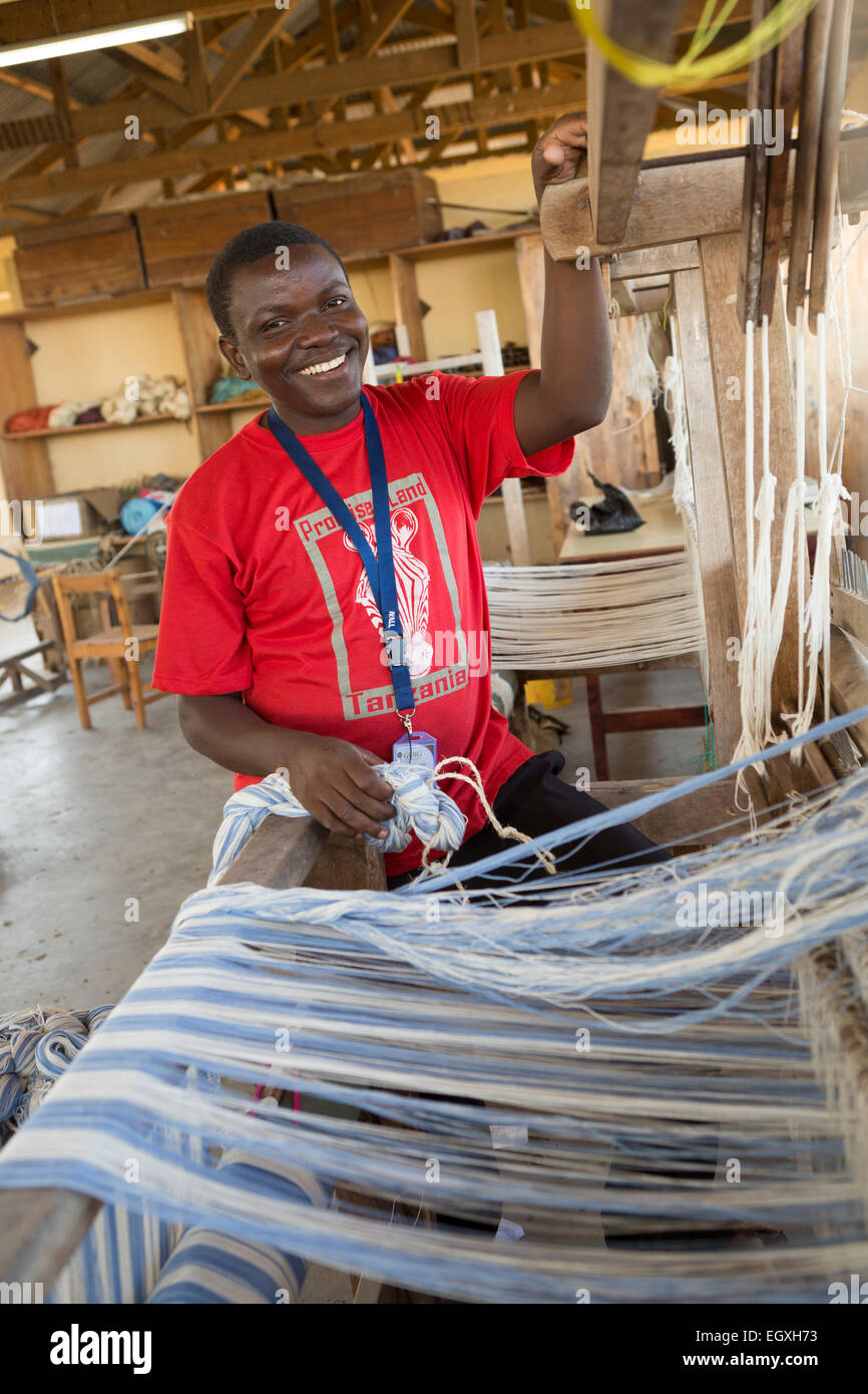 Weberei Workshop - Dar Es Salaam, Tansania, Ostafrika Stockfotografie ...