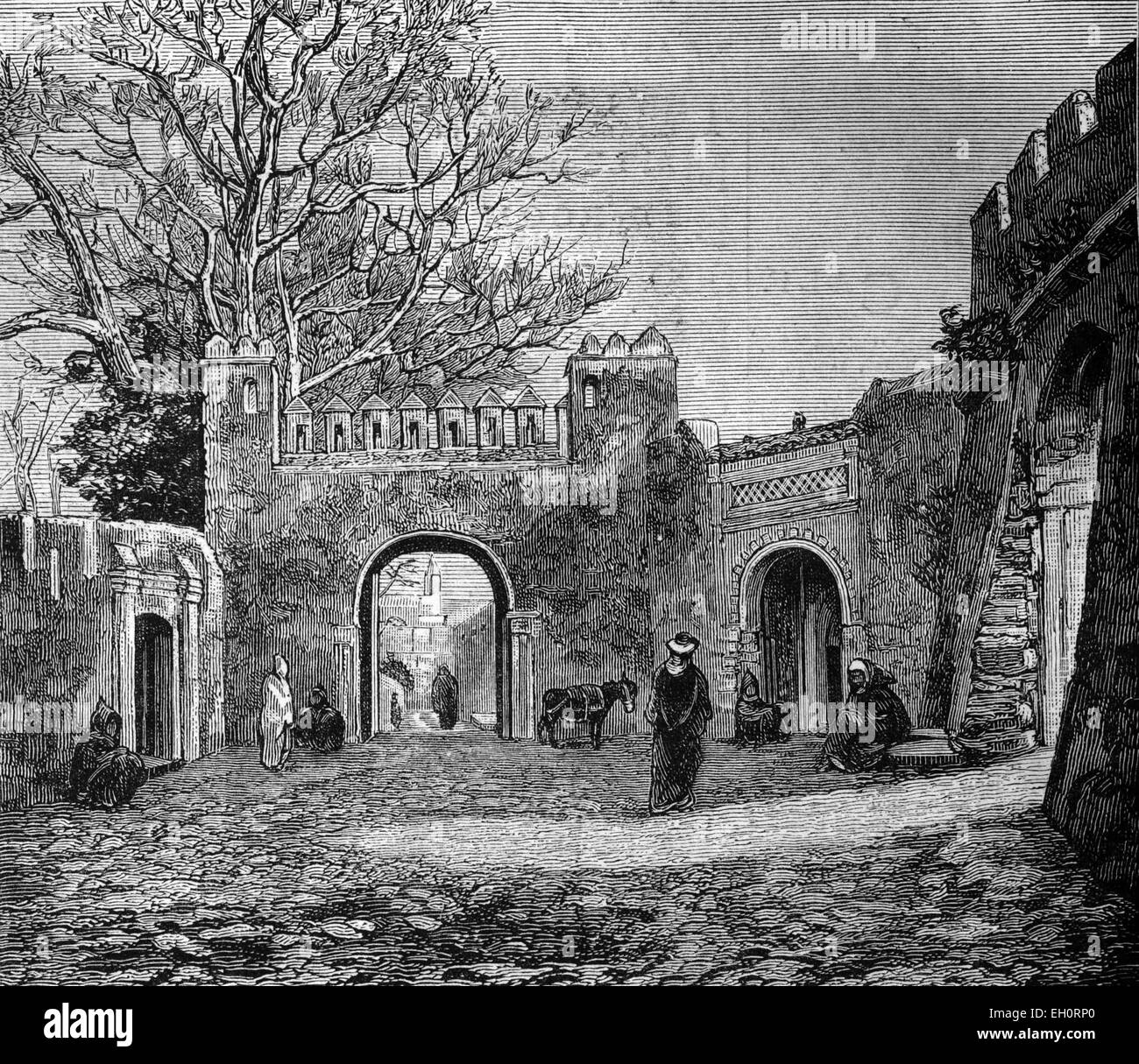 Eines der Tore zum Bazar oder Markt in Tanger, Marokko, historisches ...