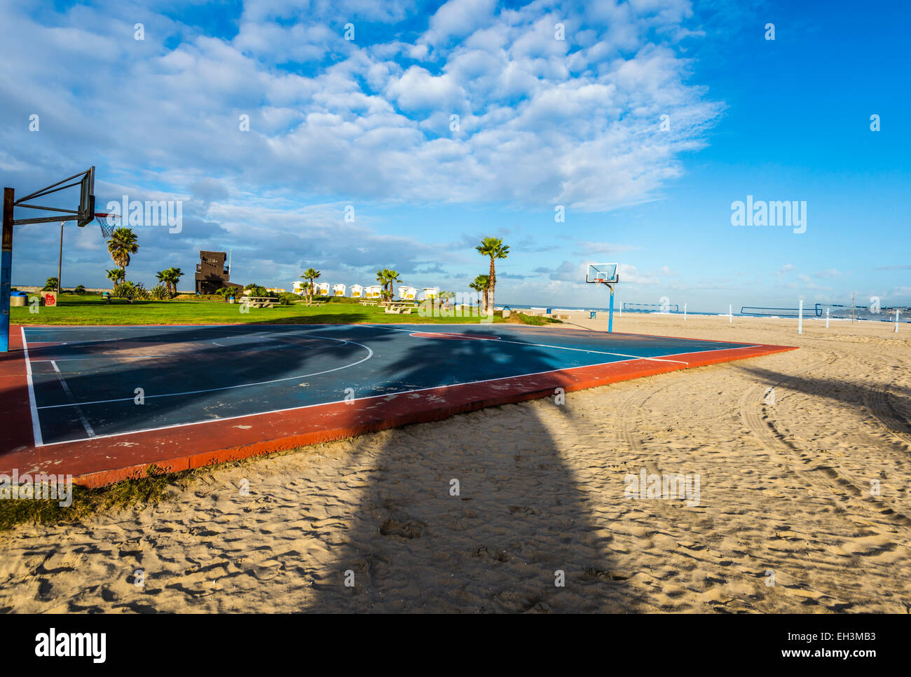 Basketball am strand -Fotos und -Bildmaterial in hoher Auflösung – Alamy