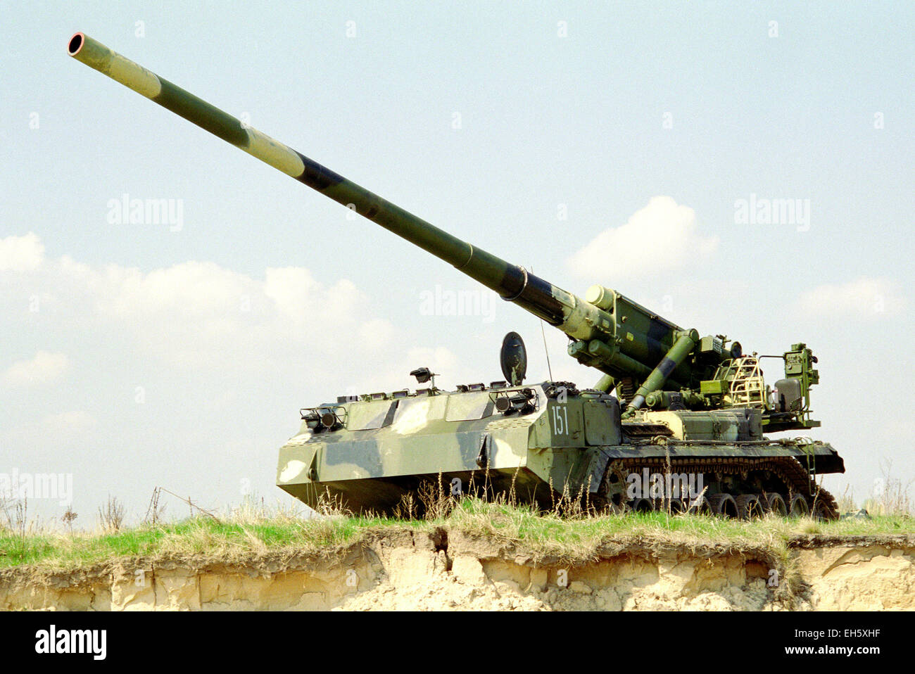2s7 pion self propelled artillery 203 -Fotos und -Bildmaterial in hoher ...