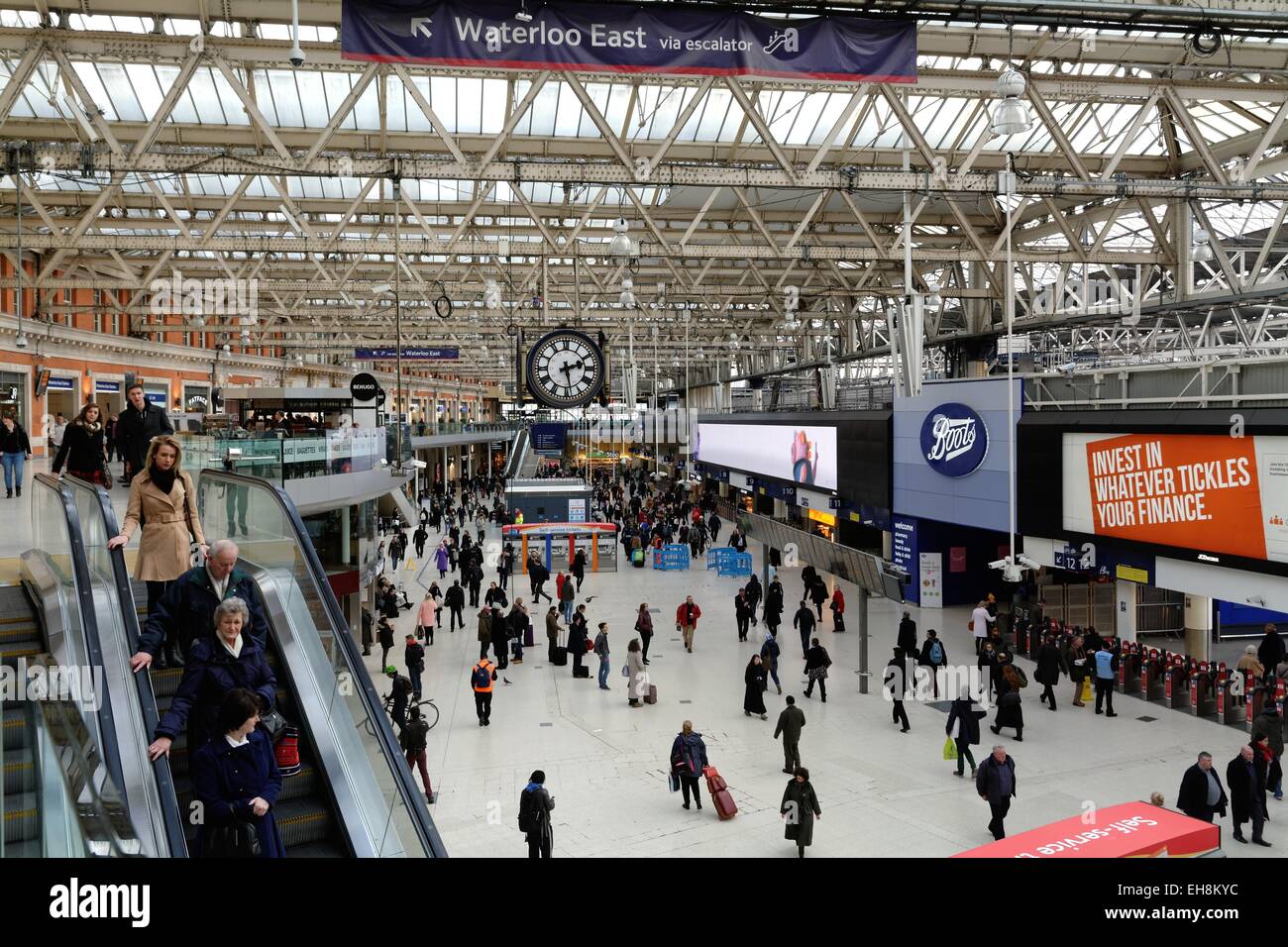 Clock waterloo station london england -Fotos und -Bildmaterial in hoher ...