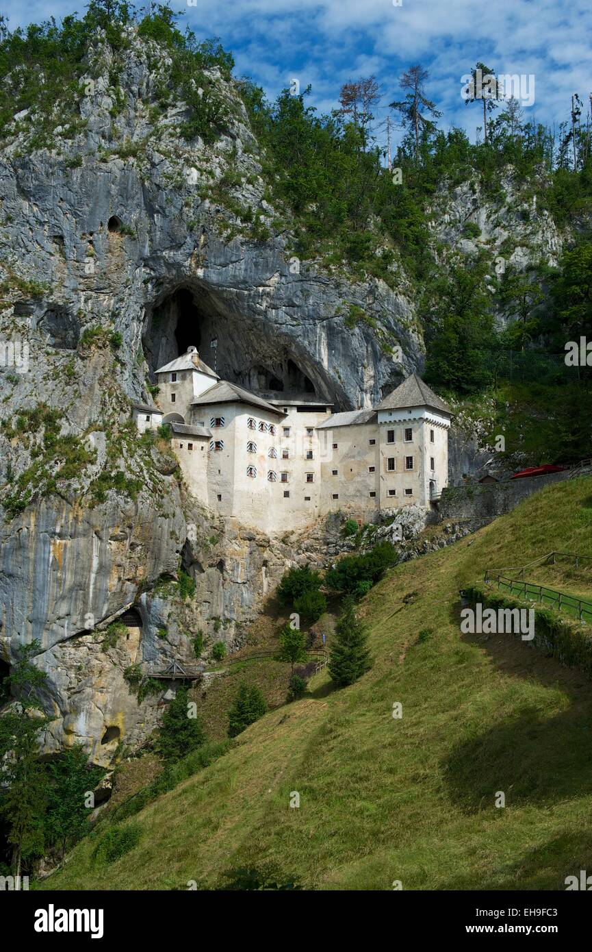 Historische Burg Predjamski Grad Stockfotos und -bilder Kaufen - Alamy
