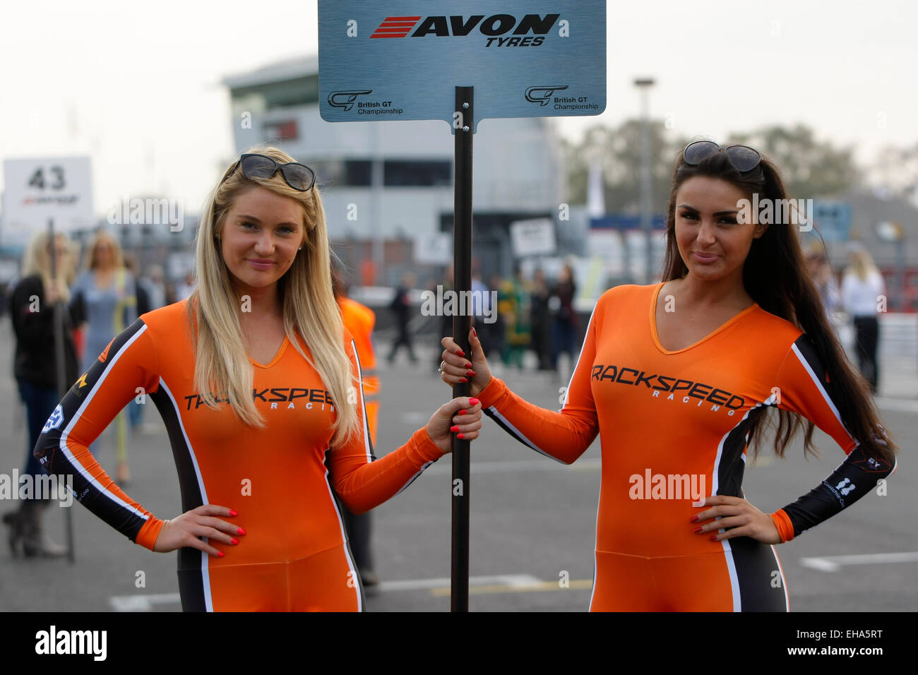 Grid girls bei autorennen -Fotos und -Bildmaterial in hoher Auflösung ...