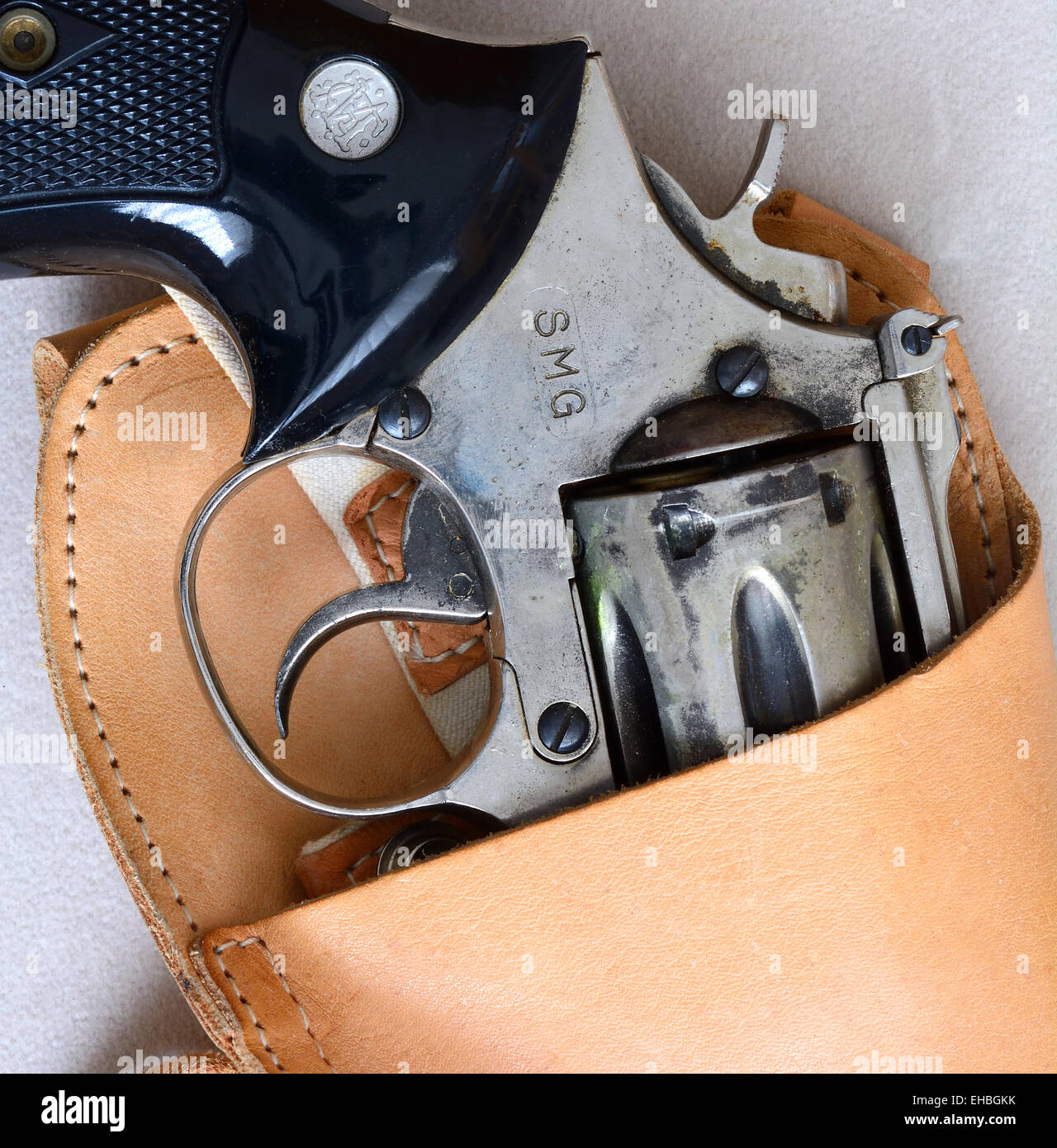 REVOLVER MIT HOLSTER Stockfotografie - Alamy