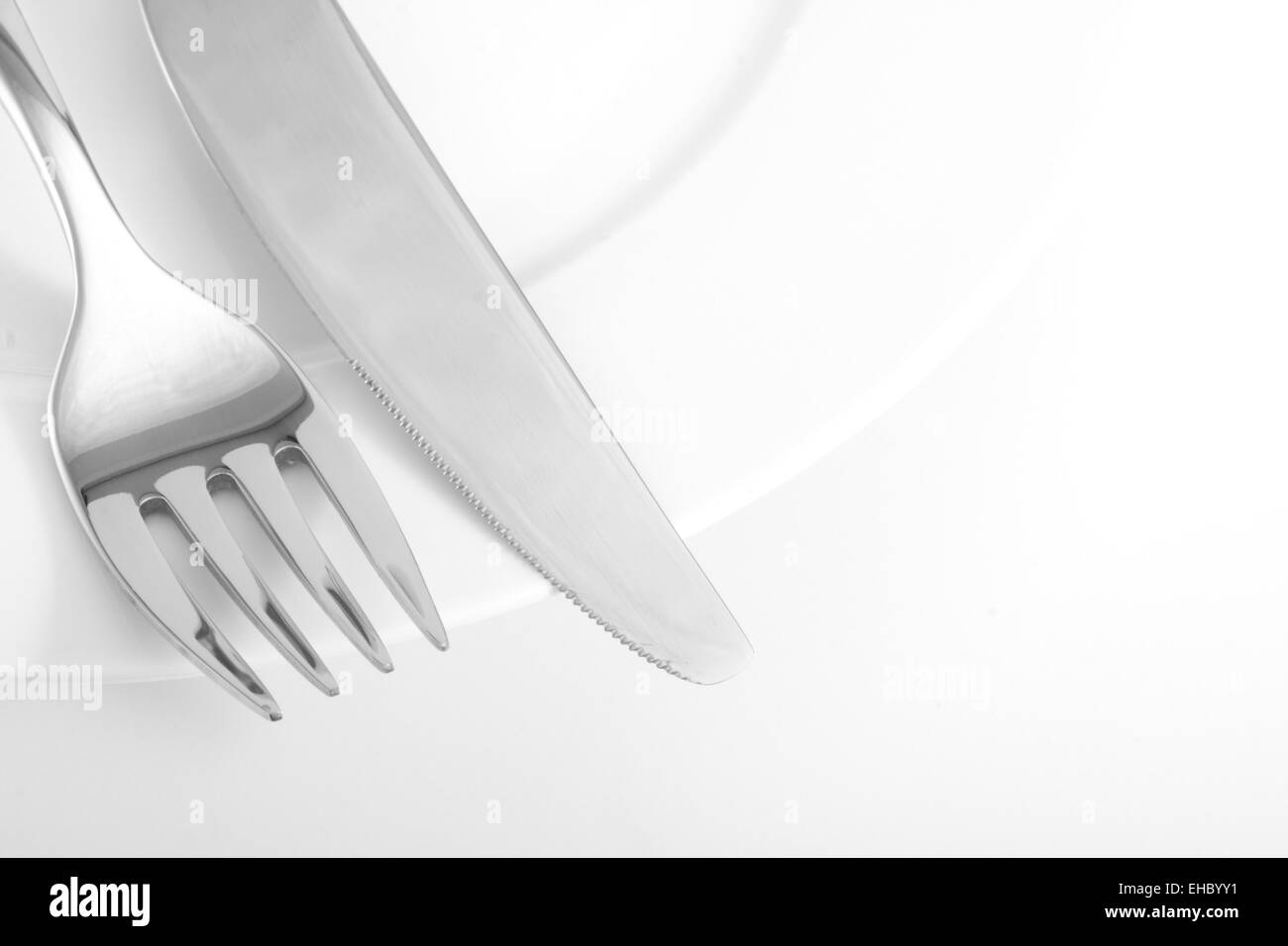 Besteck auf dem Teller Stockfotografie - Alamy