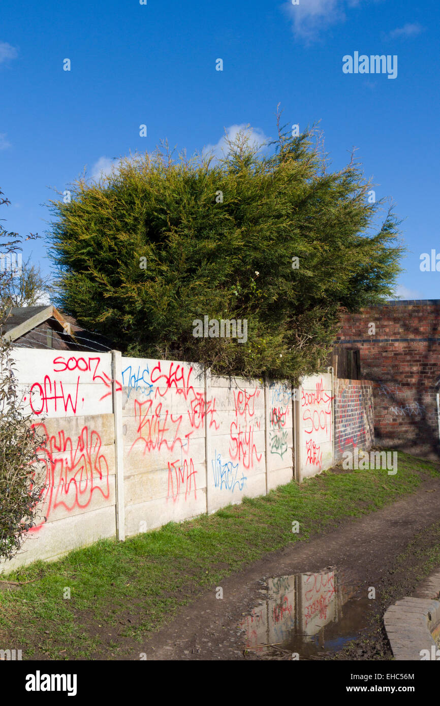 Uk graffiti vandalismus -Fotos und -Bildmaterial in hoher Auflösung – Alamy