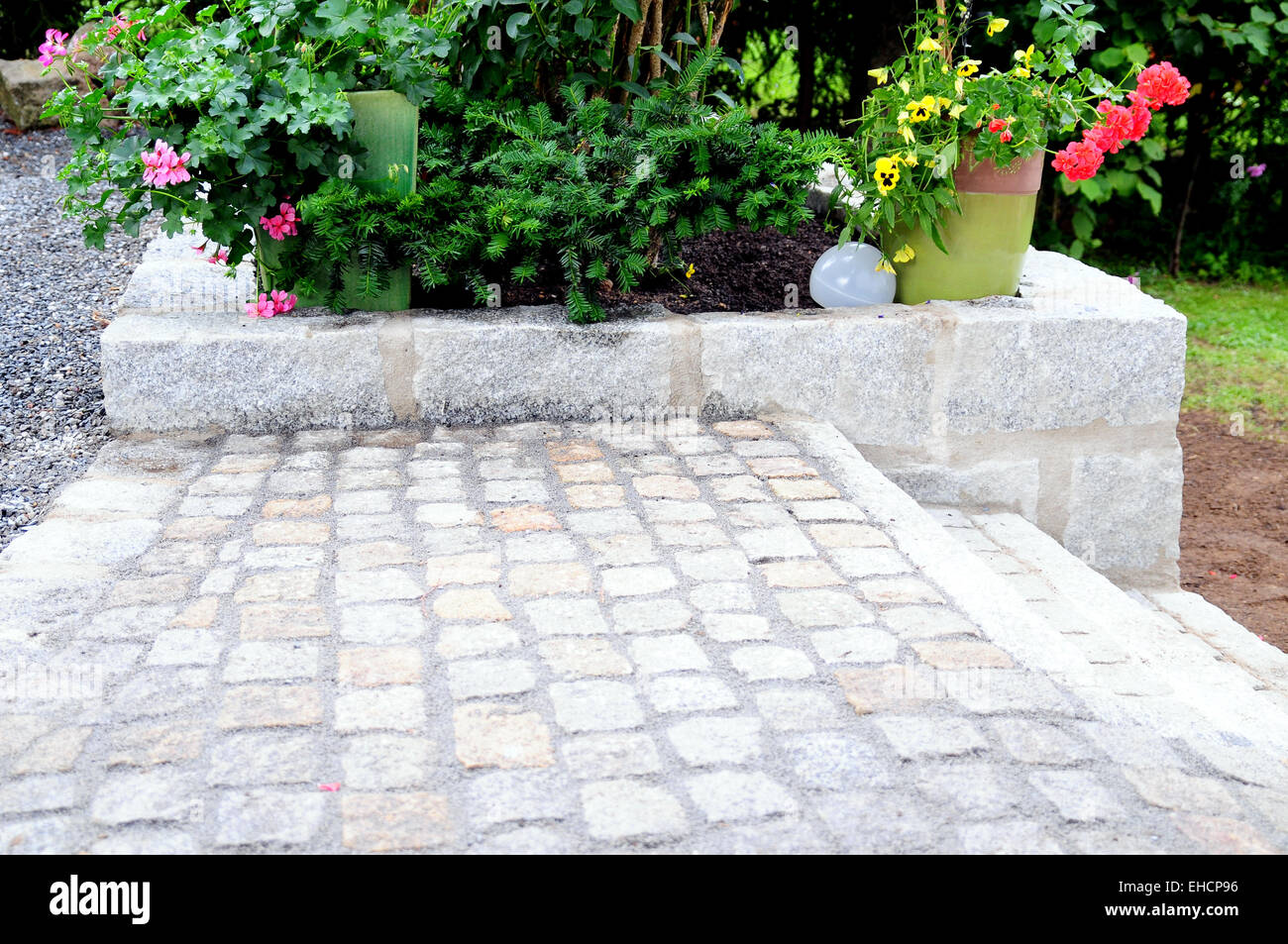 Paving stone road -Fotos und -Bildmaterial in hoher Auflösung – Alamy