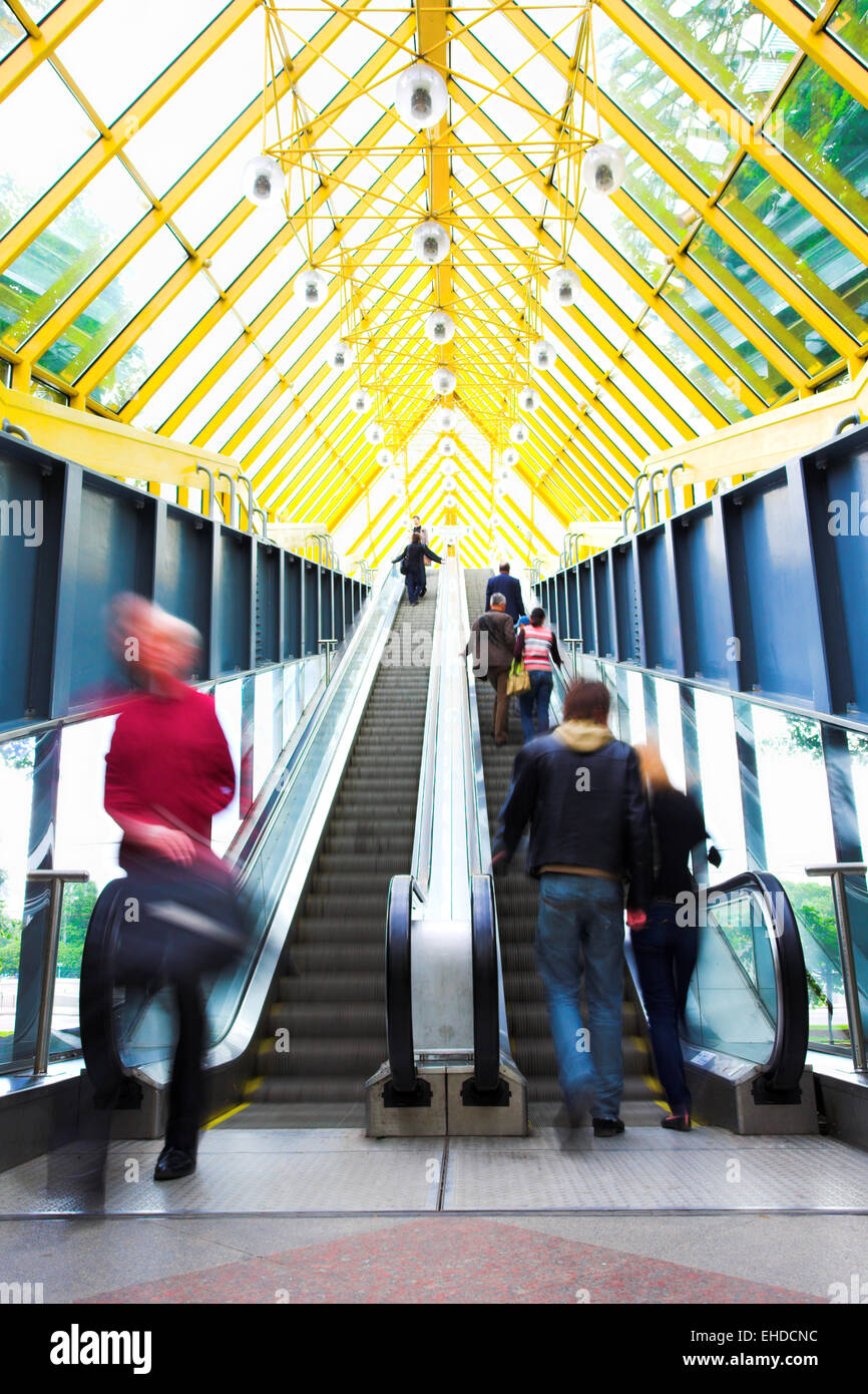 Rolltreppen treppen -Fotos und -Bildmaterial in hoher Auflösung – Alamy