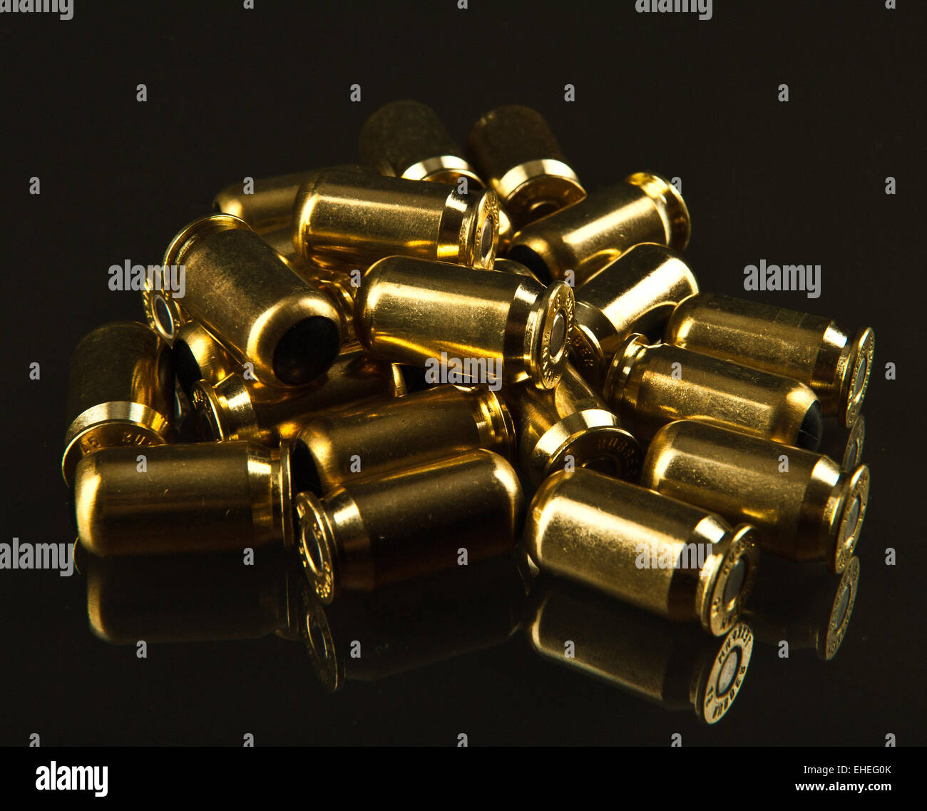 Explodierende munition -Fotos und -Bildmaterial in hoher Auflösung – Alamy