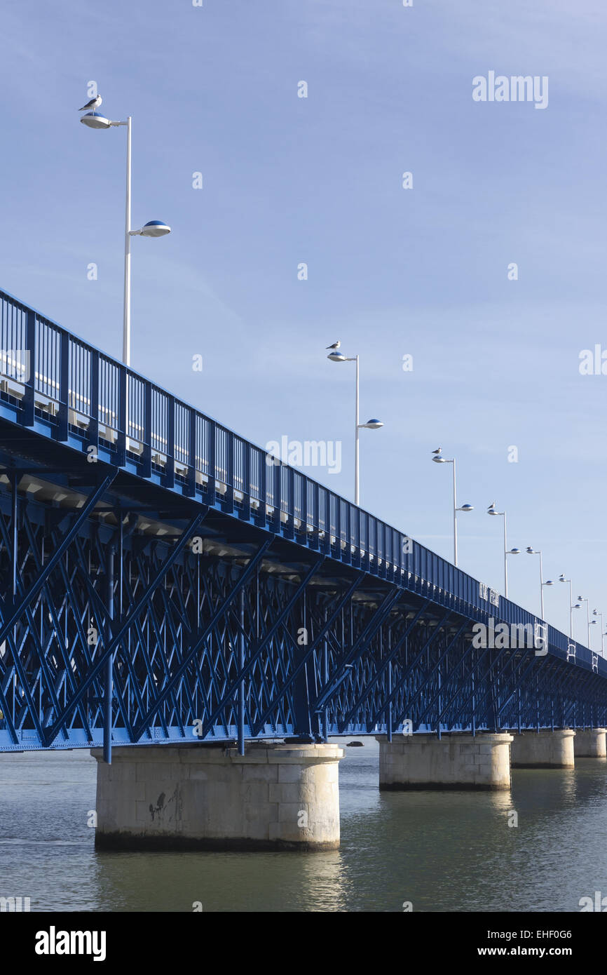 Arade river bridge portimao algarve -Fotos und -Bildmaterial in hoher ...