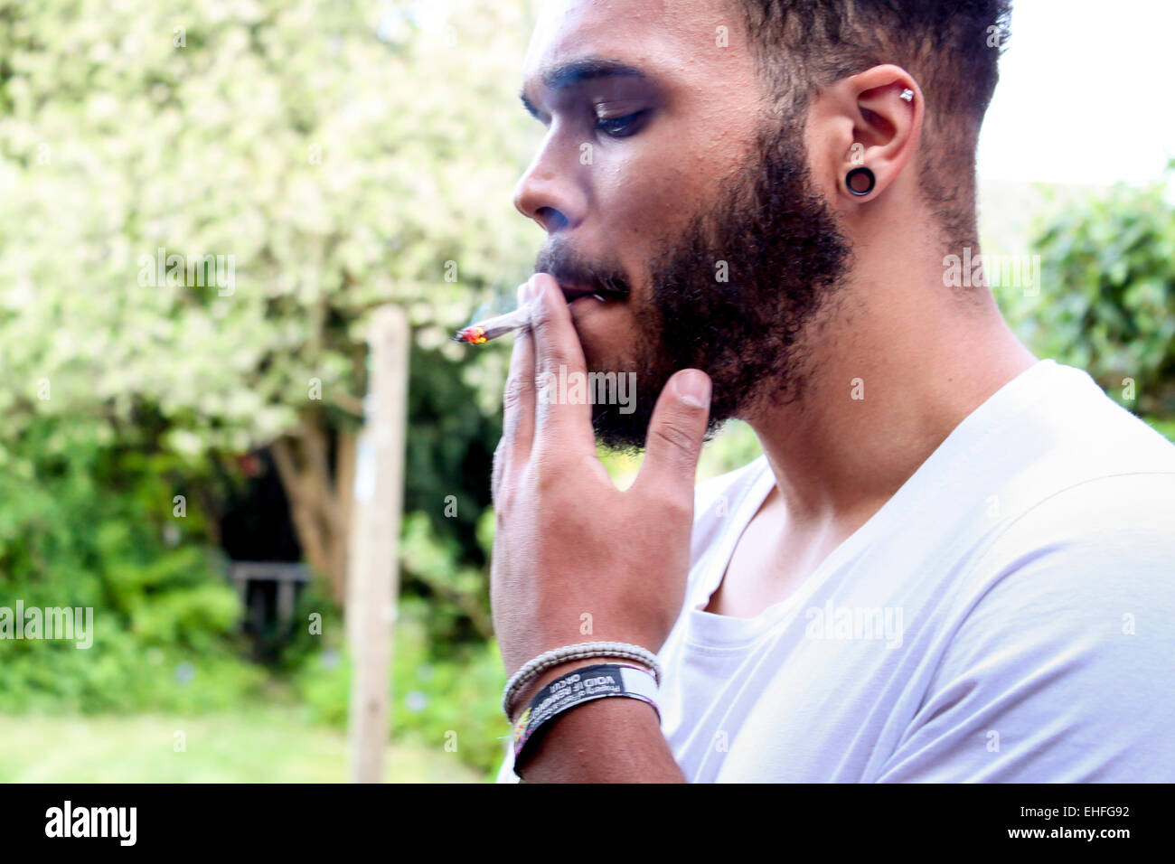 Young man smoking model released -Fotos und -Bildmaterial in hoher ...