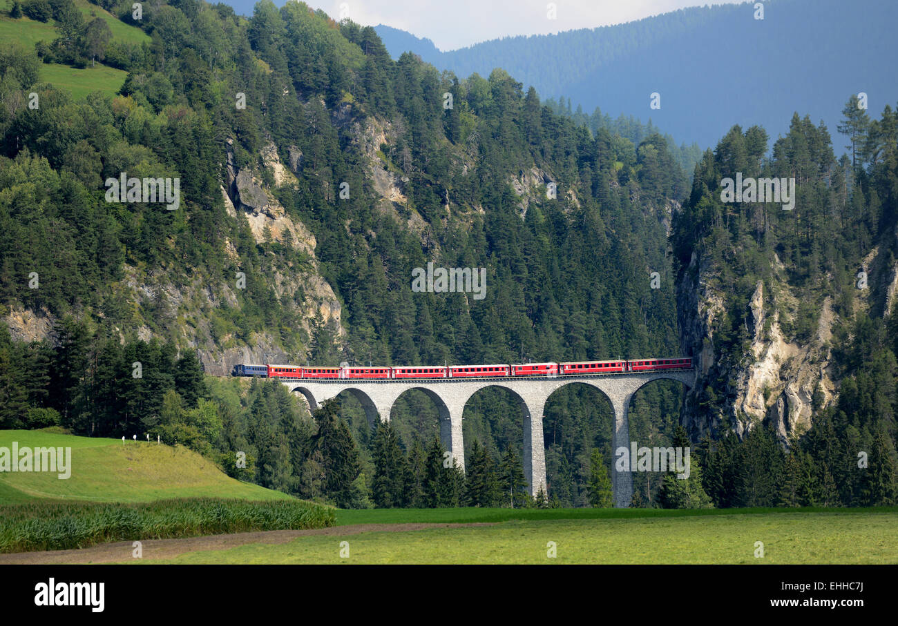 Eisenbahn Viadukt Stockfotos und -bilder Kaufen - Alamy