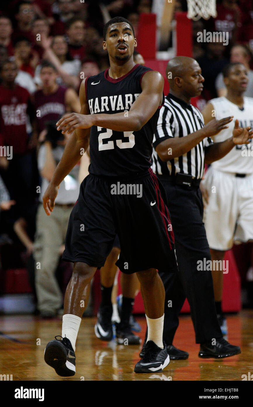 14. März 2015: Harvard Crimson Wächter Wesley Saunders (23) reagiert ...
