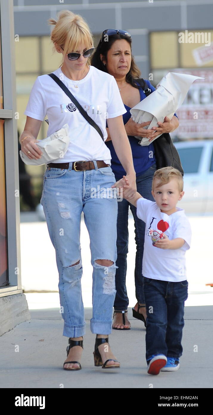 January Jones und Sohn Xander unterwegs in Los Angeles Featuring ...