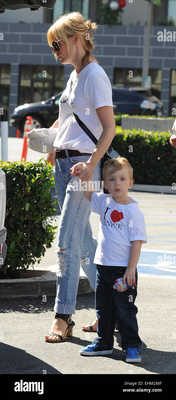 January Jones und Sohn Xander unterwegs in Los Angeles Featuring ...