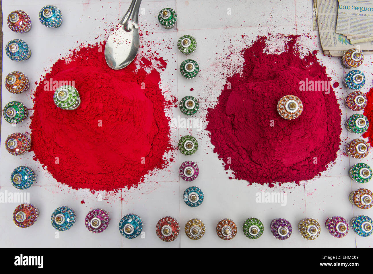 Kumkuma pulver -Fotos und -Bildmaterial in hoher Auflösung – Alamy