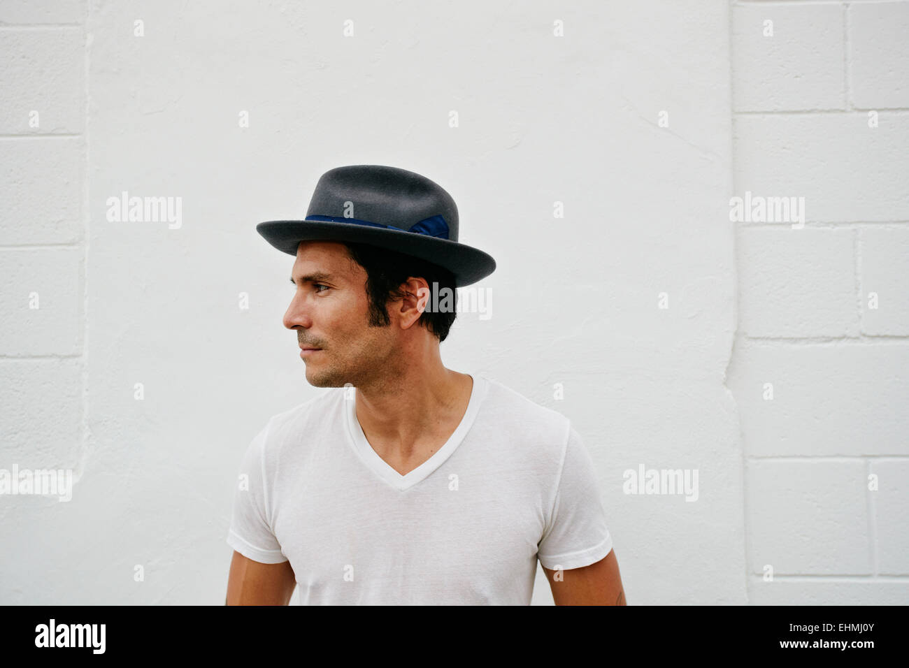 Person mit hut -Fotos und -Bildmaterial in hoher Auflösung – Alamy