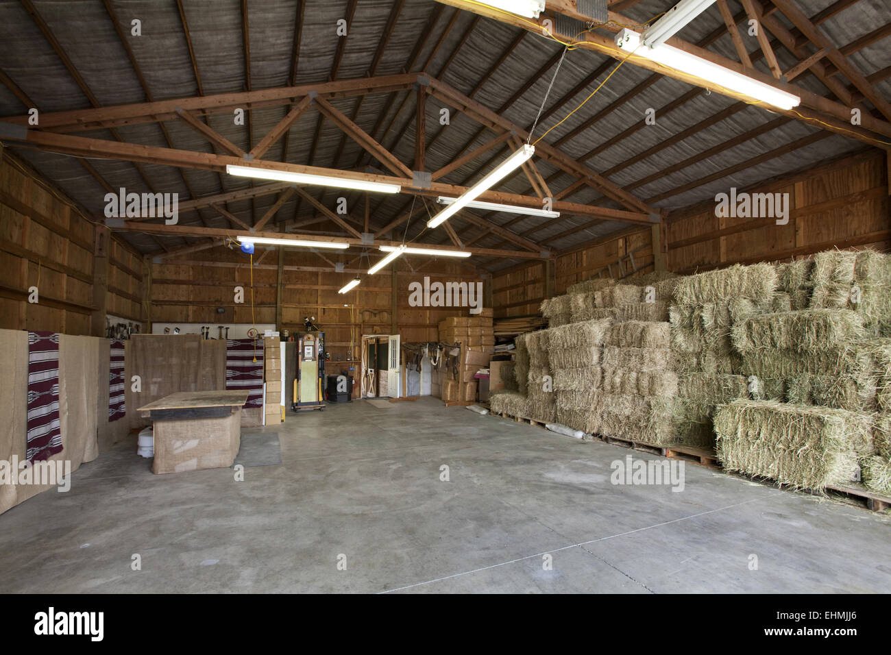 Ballen scheune -Fotos und -Bildmaterial in hoher Auflösung – Alamy