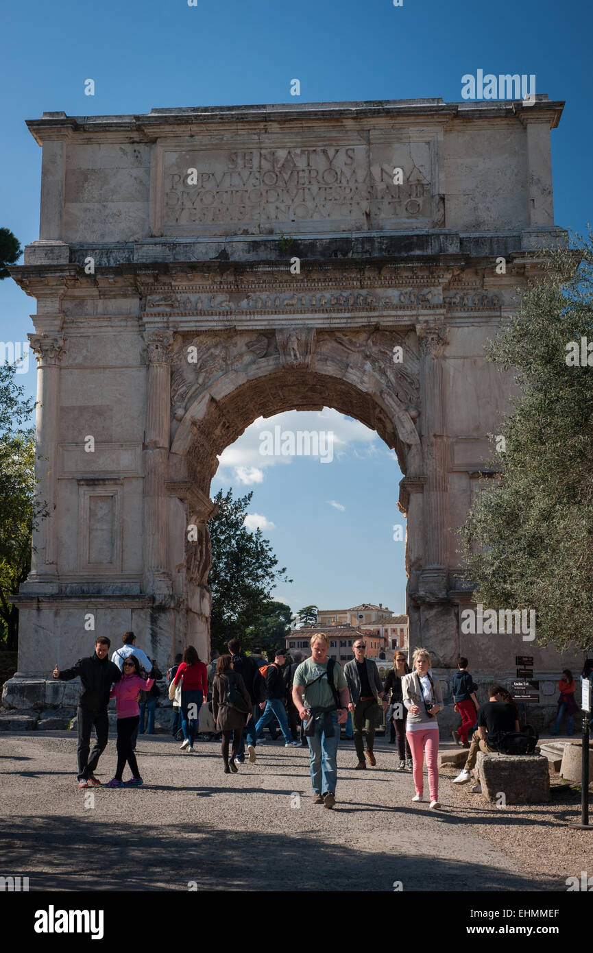 Titusbogen im forum romanum -Fotos und -Bildmaterial in hoher Auflösung ...