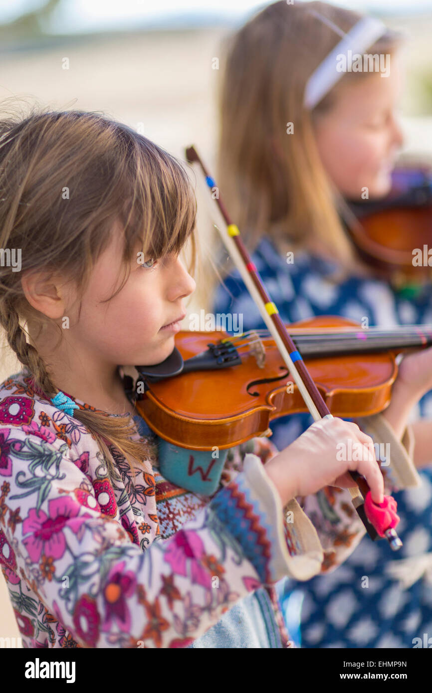 Geige für kinder -Fotos und -Bildmaterial in hoher Auflösung – Alamy