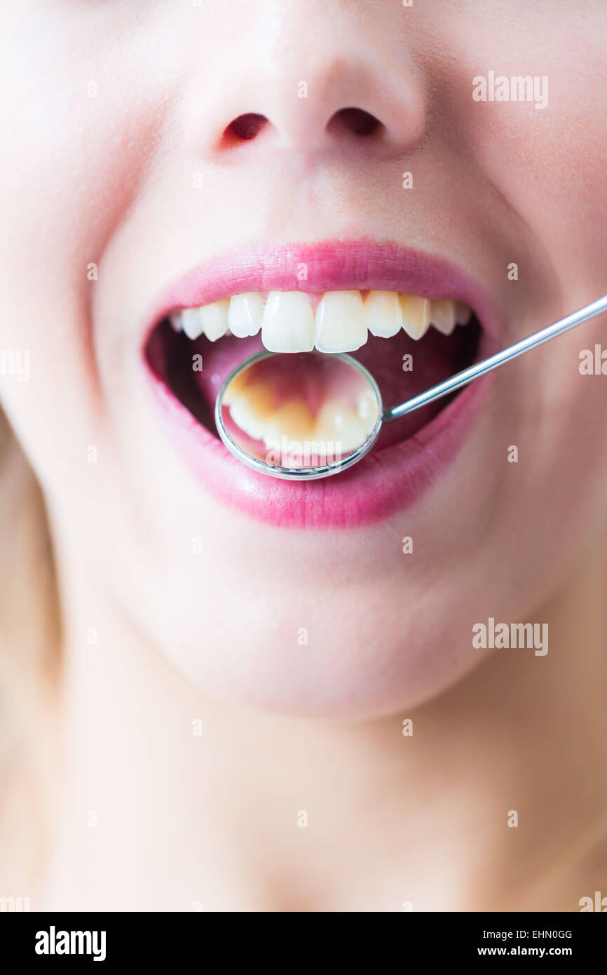 Beim zahnarzt -Fotos und -Bildmaterial in hoher Auflösung – Alamy