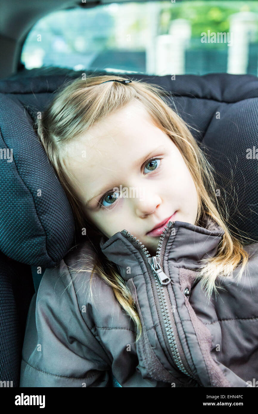 Ein kind im auto Stockfotos und -bilder Kaufen - Alamy