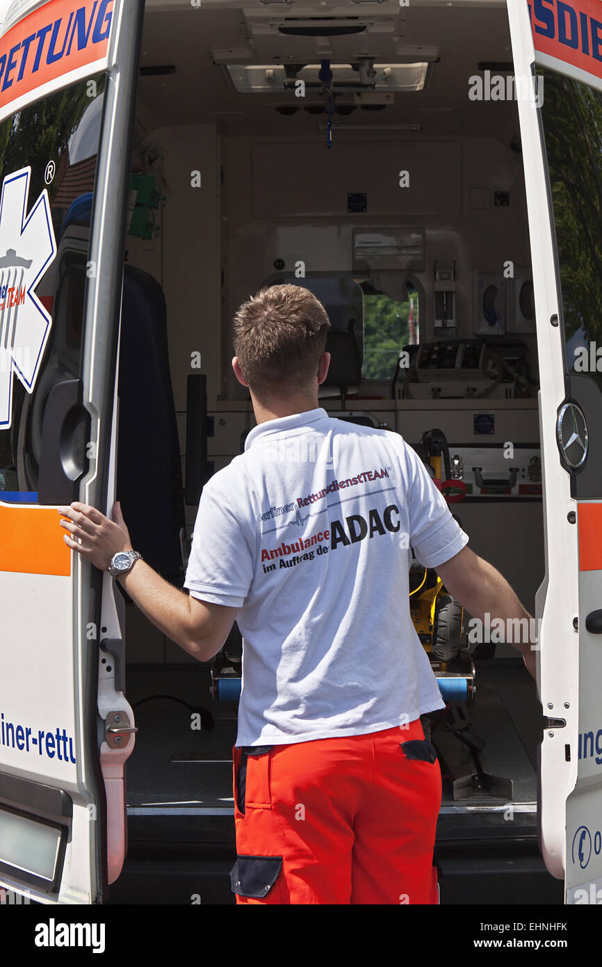 Rettungsdienst mitarbeiter -Fotos und -Bildmaterial in hoher Auflösung ...