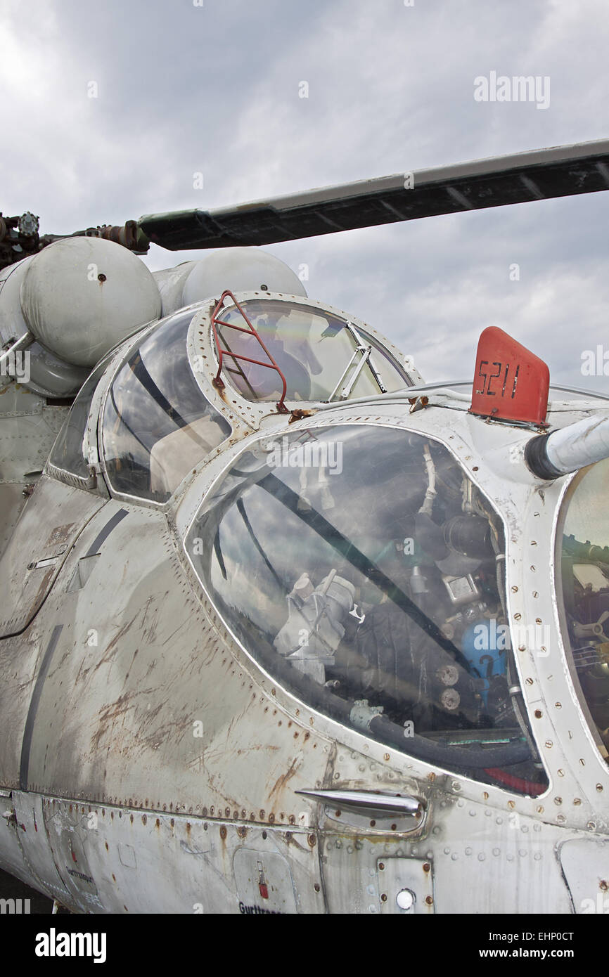 Mil hubschrauber 24 d cockpit -Fotos und -Bildmaterial in hoher ...