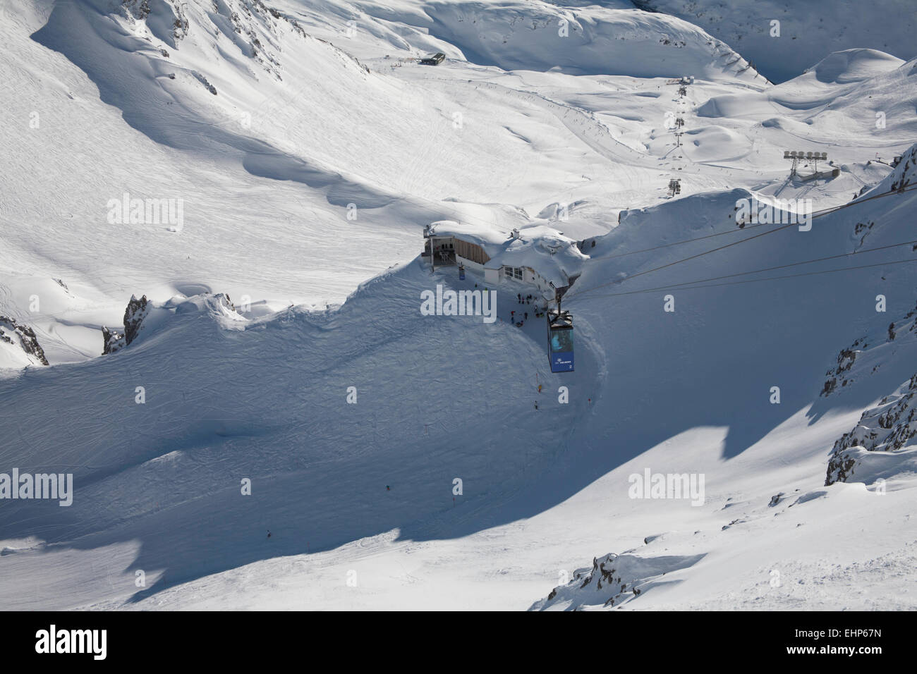 Seilbahn zur Bergstation der Valluga St. Anton Arlberg Österreich ...