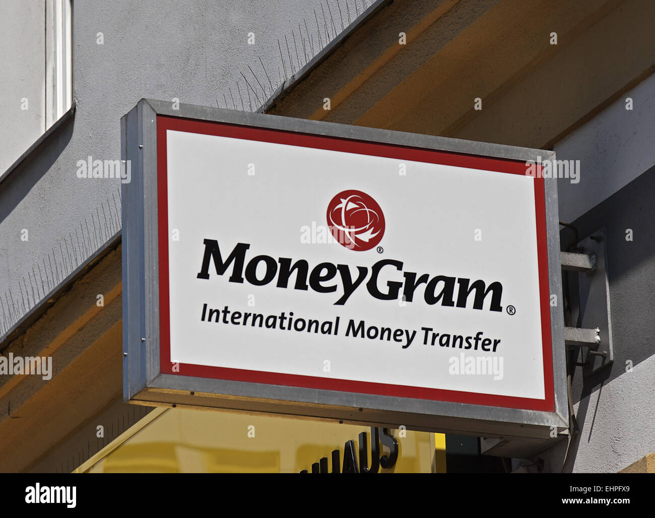Moneygram money transfer -Fotos und -Bildmaterial in hoher Auflösung ...