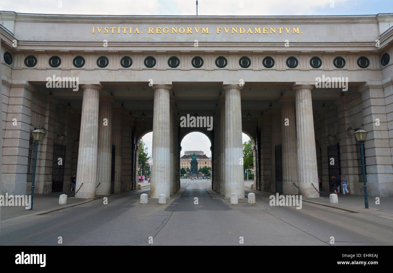 Vienna gate square -Fotos und -Bildmaterial in hoher Auflösung – Alamy