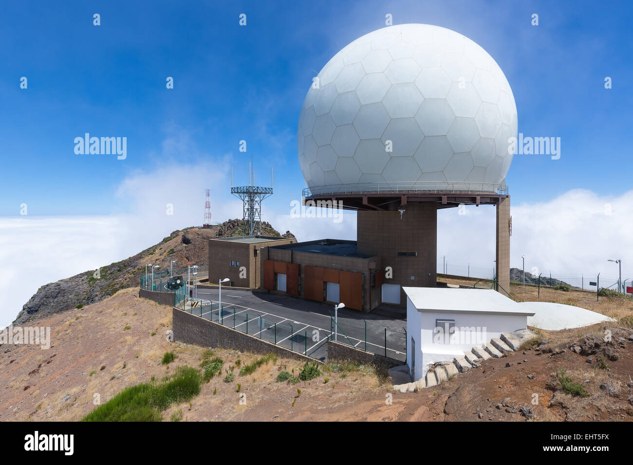 Radarstation an Spitze des Pico do Arieiro, Insel Madeira, Portugal ...