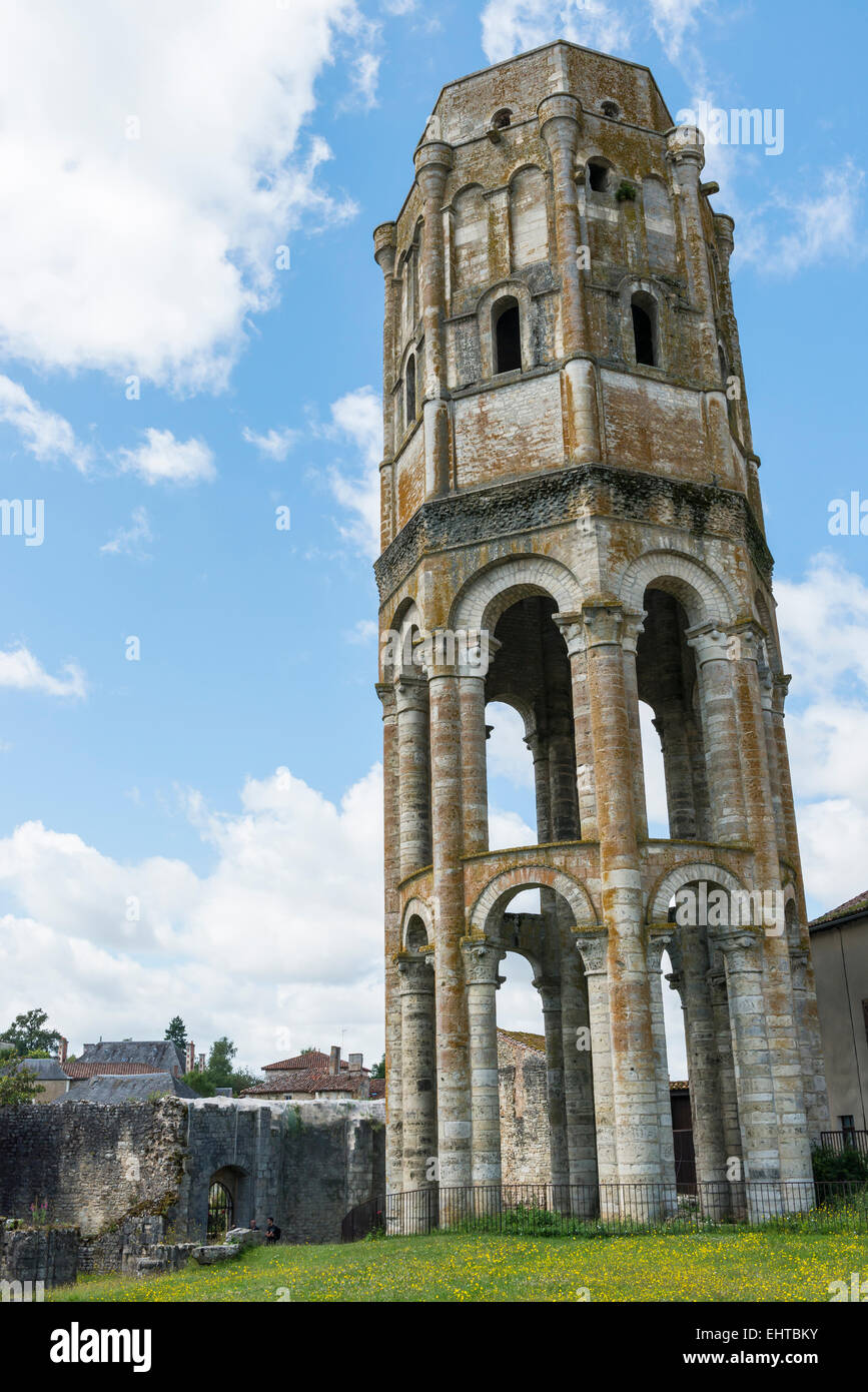 Abtei charroux -Fotos und -Bildmaterial in hoher Auflösung – Alamy