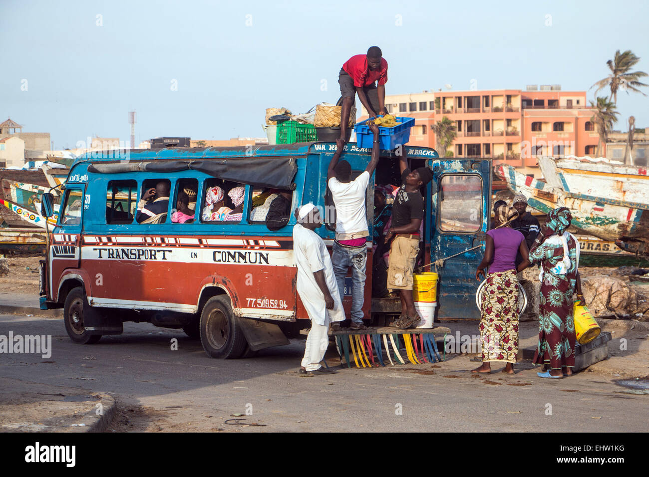 Public bus senegal -Fotos und -Bildmaterial in hoher Auflösung – Alamy