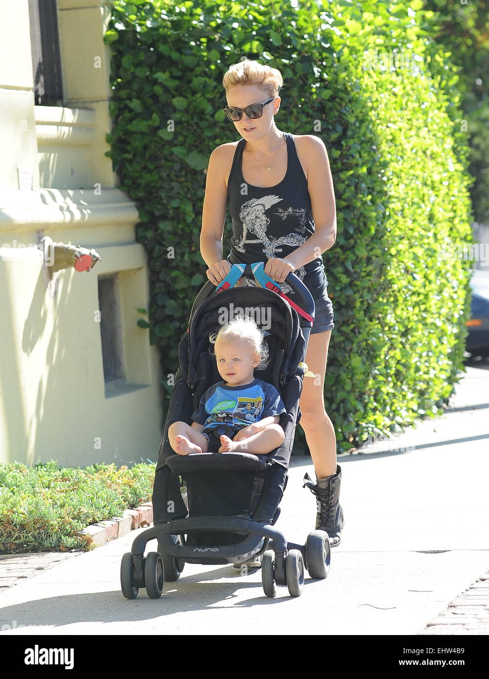 Malin Akerman entdeckt mit ihrem Sohn Sebastian Zincone Los Feliz mit ...
