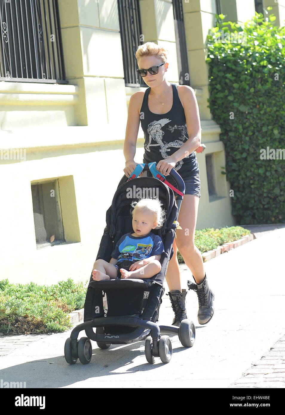 Malin Akerman entdeckt mit ihrem Sohn Sebastian Zincone Los Feliz mit ...