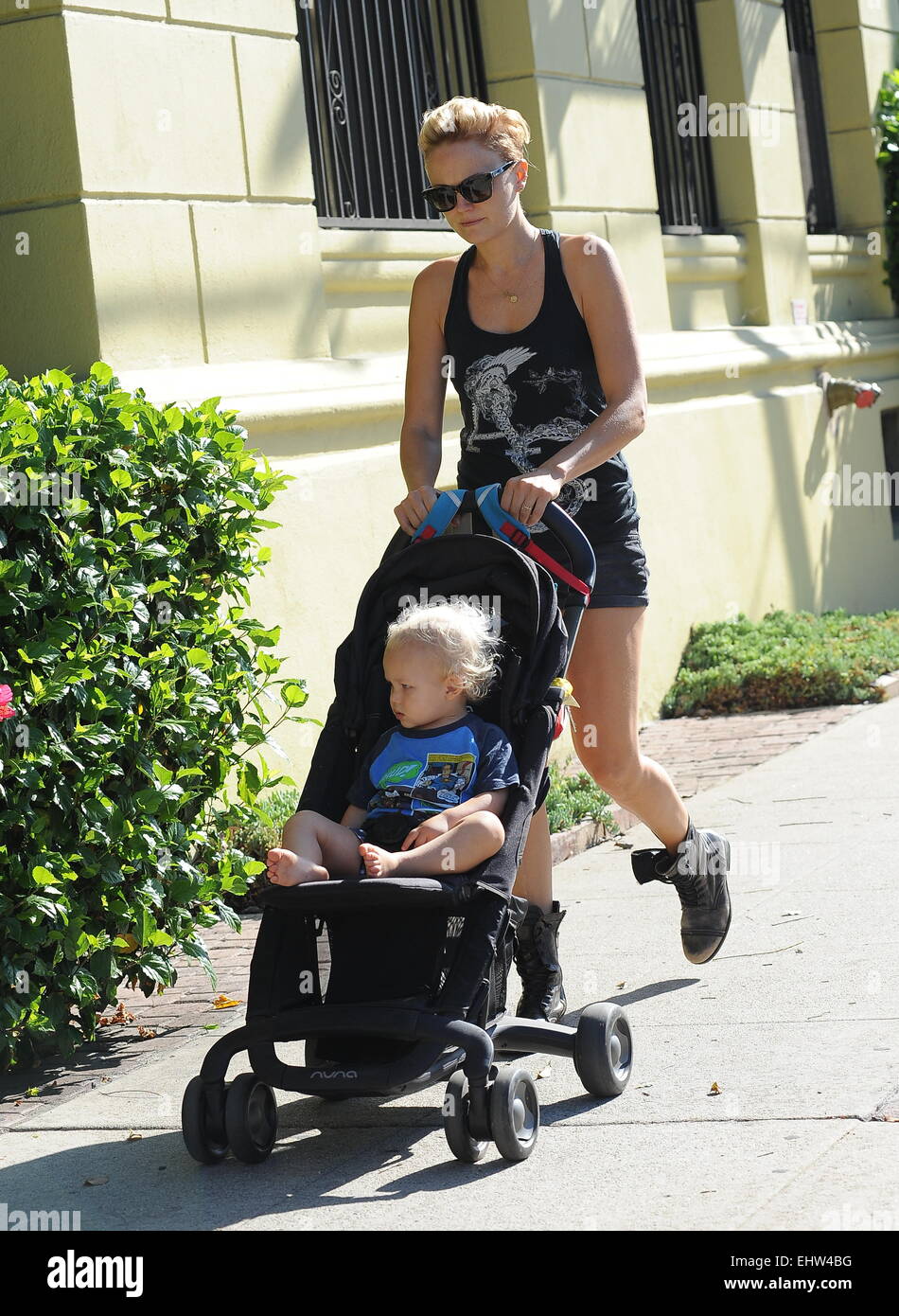 Malin Akerman entdeckt mit ihrem Sohn Sebastian Zincone Los Feliz mit ...